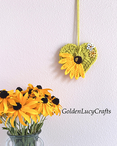 Ravelry: Black-eyed Susan Heart Ornament pattern by GoldenLucyCrafts
