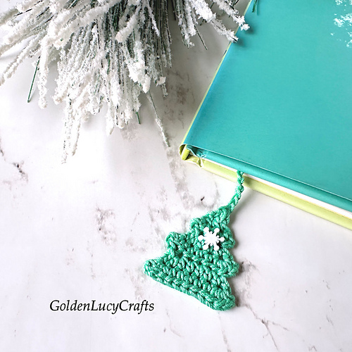 Ravelry: Christmas Tree Bookmark pattern by GoldenLucyCrafts