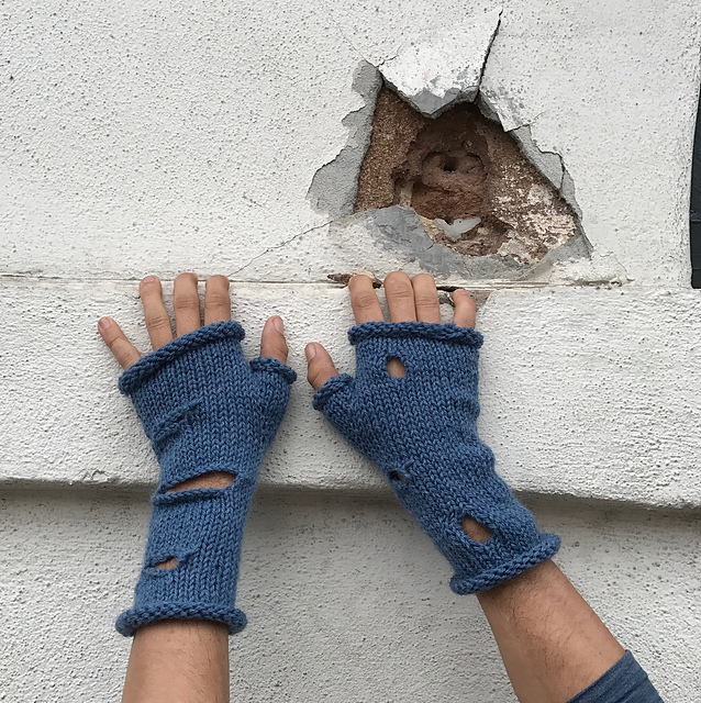 Ravelry: Distressed Zombie Mitts pattern by Grace Rose