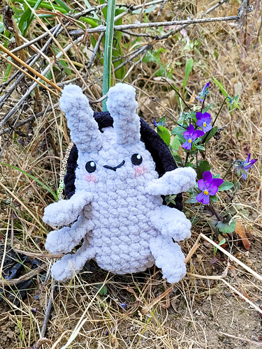 Ravelry: Peekaboo Pals Pill Bug pattern by Grace Kelley