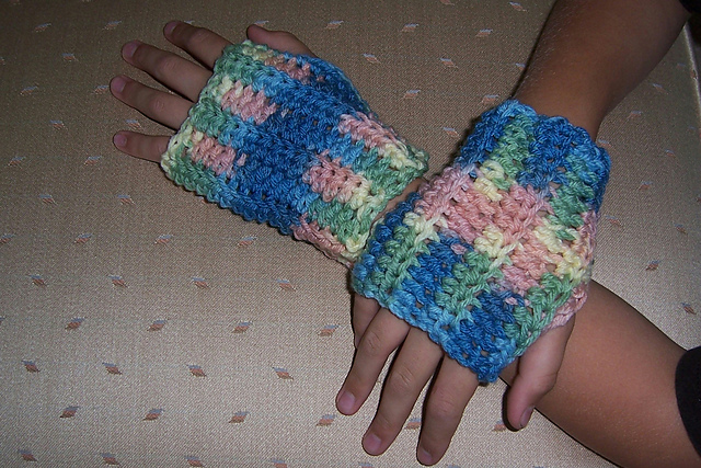Ravelry: IV Wrist Cover for Kids pattern by Toni Kimmell