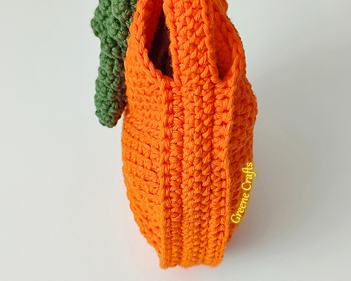 Ravelry: Pumpkin Bag (Halloween Candy Bag) pattern by Susanne Grünes