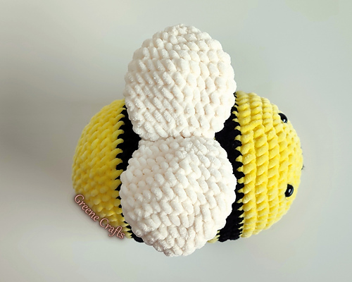 Ravelry: Bee Plush Toy pattern by Susanne Grünes
