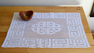 Ravelry: Celtic Block Center Piece pattern by Grid Mammal Crafts