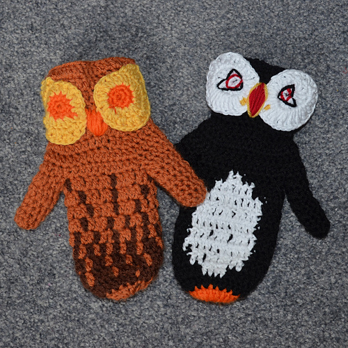 Ravelry: Bird Mittens pattern by Jay Greengrass