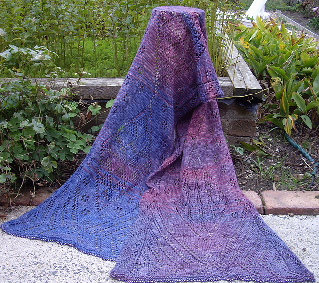 Ravelry: The Phoenix and The Carpet pattern by Janine Le Cras