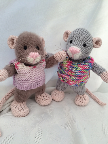 Ravelry: Little Rattie pattern by Pat Alinejad