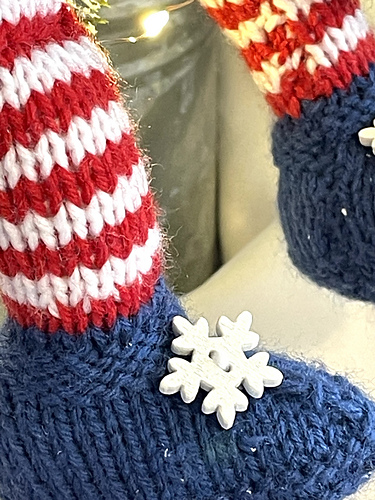 Ravelry: Ginger and Snap Elves pattern by Pat Alinejad