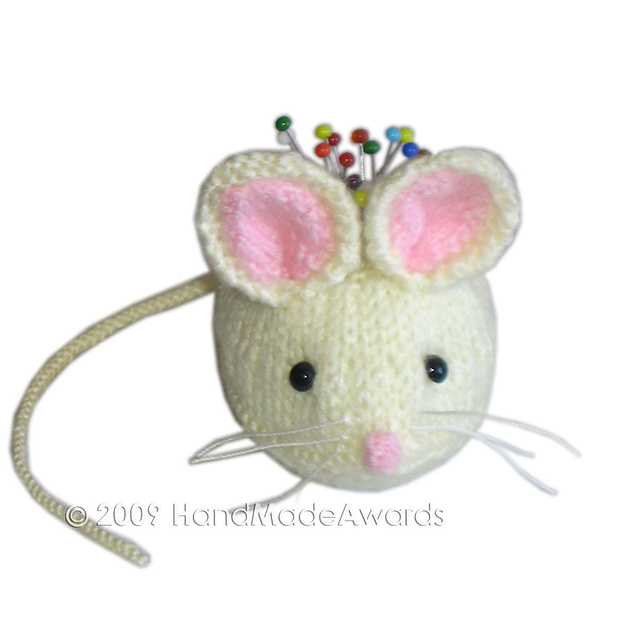 Ravelry: The White Mouse Pincushion pattern by Loly Fuertes