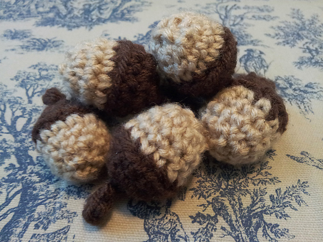 Ravelry: Acorn pattern by HannahCan