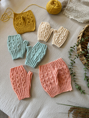 Ravelry: Deidra Fingerless Mitts pattern by Hannah Cross