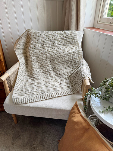Ravelry: Deidra Blanket pattern by Hannah Cross