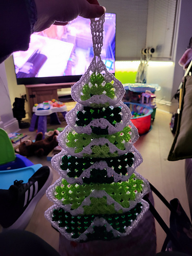 Ravelry: Granny Square Christmas Tree pattern by Sharon Goodwin