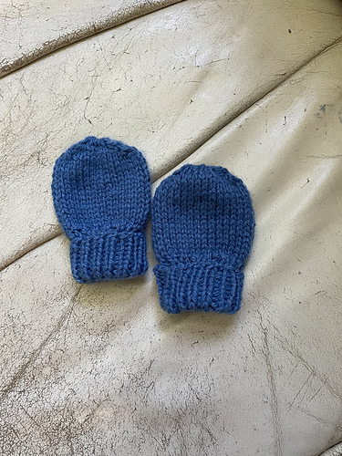 Ravelry: Baby mittens pattern by Priscillia Uloho