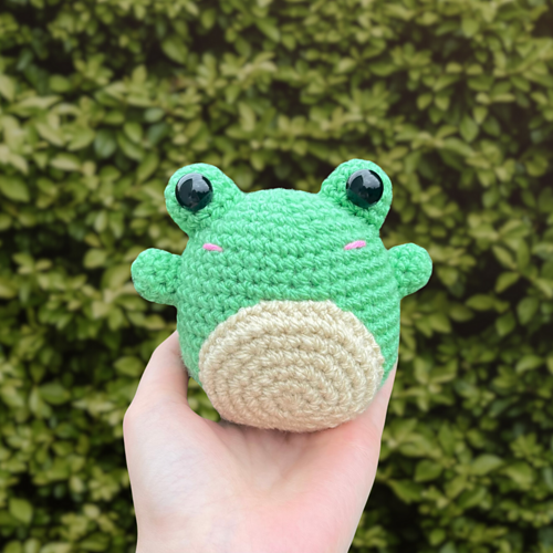 Ravelry: Squishy Frog Plushie pattern by Chloe Bell