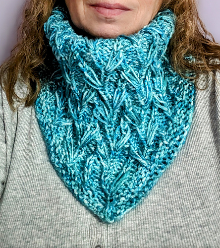 Ravelry: Wiggentree Bandana Cowl pattern by Jenny Noto