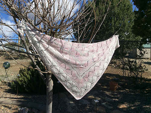 Ravelry: Curved Triangle Shawl pattern by Iris Schreier