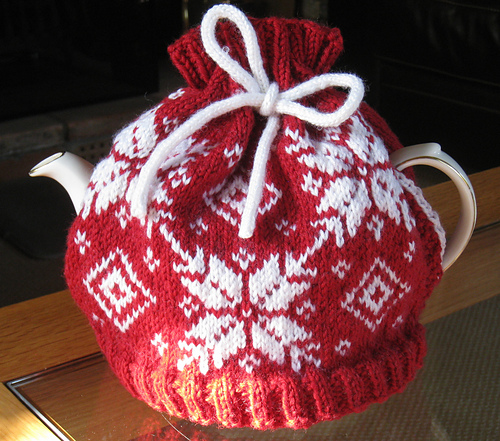 Ravelry: Snowflake Tea Cosy pattern by Heather G