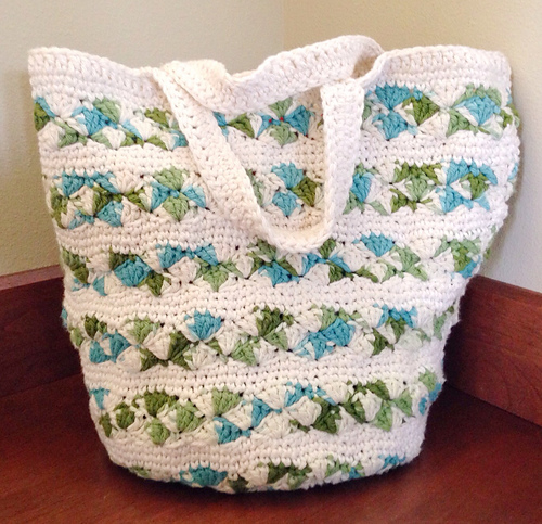 Ravelry: Shell Bag pattern by Girlie D. de los Reyes