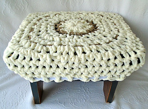 Ravelry: 1154yt - Stool or Footstool covers pattern by Emi Harrington