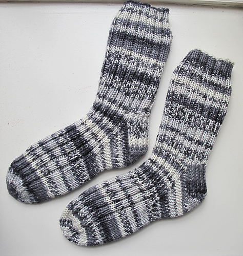 Ravelry: Last Minute Santa Sock pattern by Heleen's Knithouse