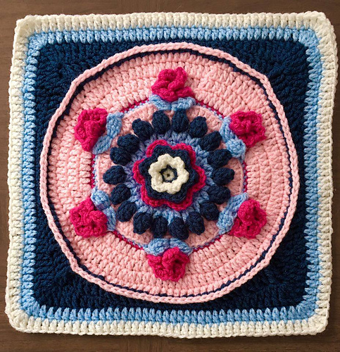 Ravelry: Ring 'o' Roses pattern by Helen Shrimpton