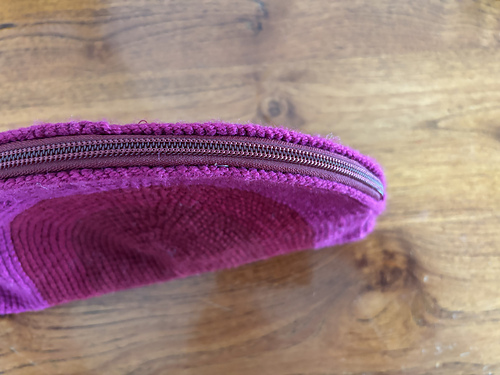 Ravelry: ʻĀnuenue Zip Clutch pattern by Meredith Buck