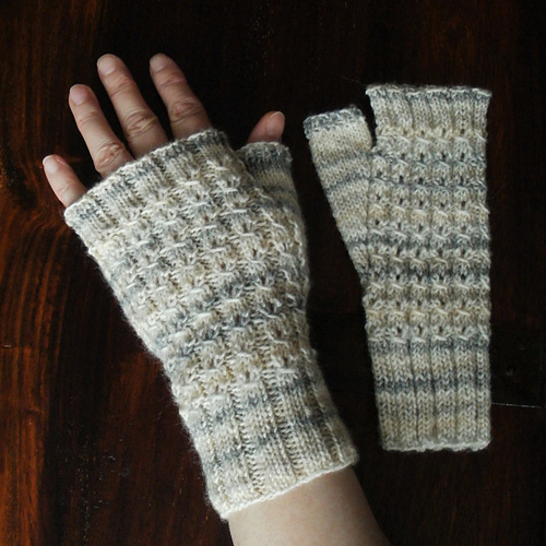 Ravelry: Evie pattern by Yarnthology