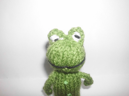 Ravelry: Frog Finger Puppet pattern by Hennie