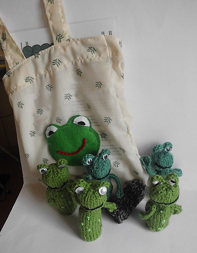 Ravelry: Frog Finger Puppet pattern by Hennie