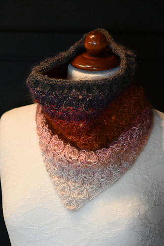 Ravelry: Chestnut Cowl pattern by Elisabeth Gigernes