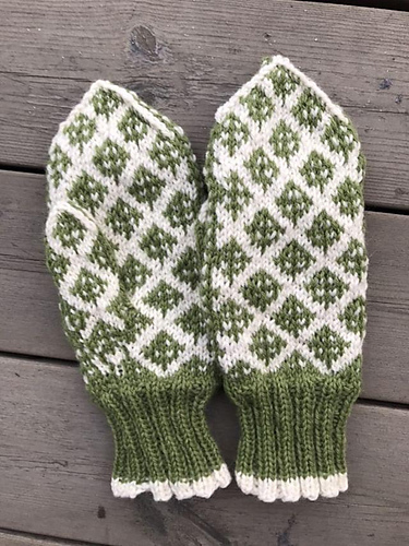 Ravelry: Malene mittens / Malenevottar pattern by Elisabeth Gigernes