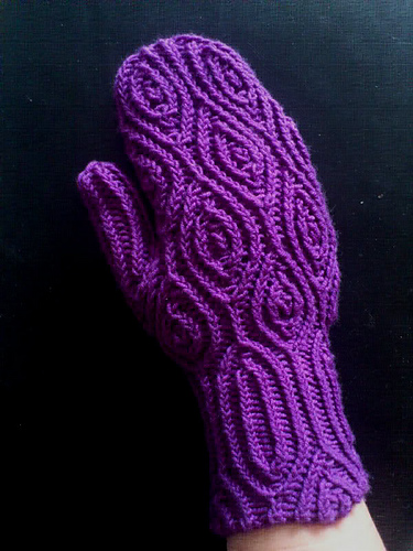 Ravelry: Almond Mittens pattern by Dagmar Mora