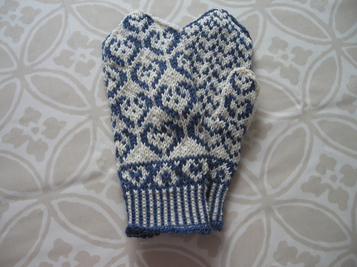 Ravelry: Heart mittens pattern by Ansku