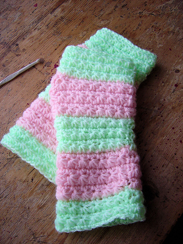 Ravelry: Star Stitch Hand Warmers pattern by Hil