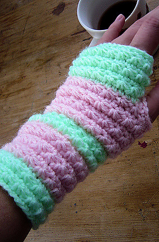Ravelry: Star Stitch Hand Warmers pattern by Hil