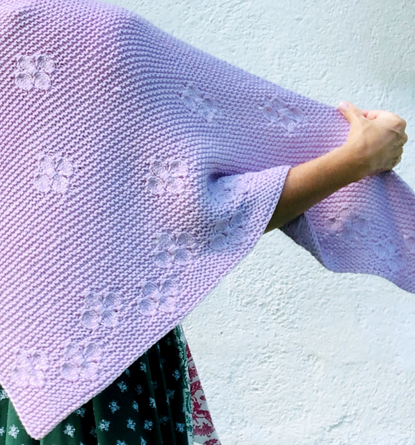 Ravelry: Big Flower Hug pattern by Hinterm Stein
