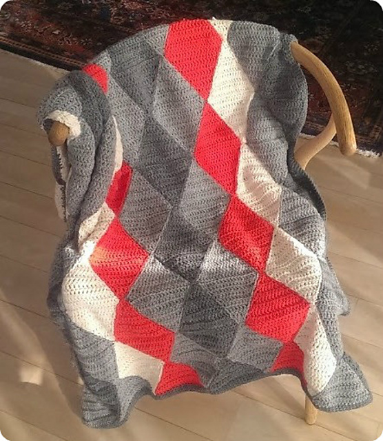 Ravelry: Triangle Blanket pattern by Sidse Frich