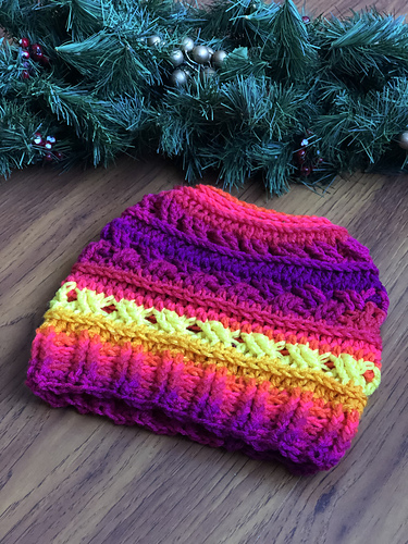 Ravelry: The Sweeney Messy Bun Beanie pattern by Lindsay Allercott