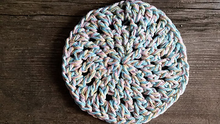 Ravelry: Round Mesh Coaster pattern by Marilyn Cochrun