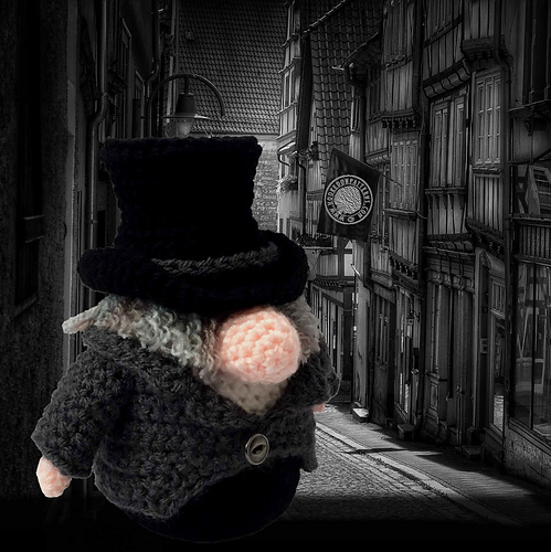 Ravelry: Scrooge Gonk pattern by Ling Ryan