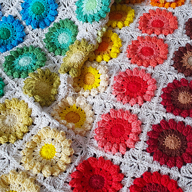 Ravelry: Popcorn Floral Granny Square pattern by Hooked by Robin