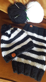 Ravelry: Goth Greyhound Snood pattern by Helen Wuorio