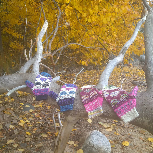 Ravelry: Spooky Park Mitts mystery KAL pattern by Hanna Kyttä
