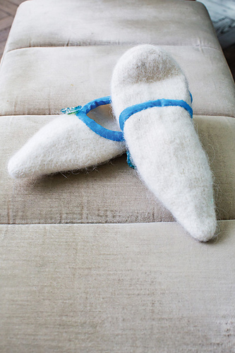 Ravelry: Regency House Slippers pattern by Lisa Jacobs