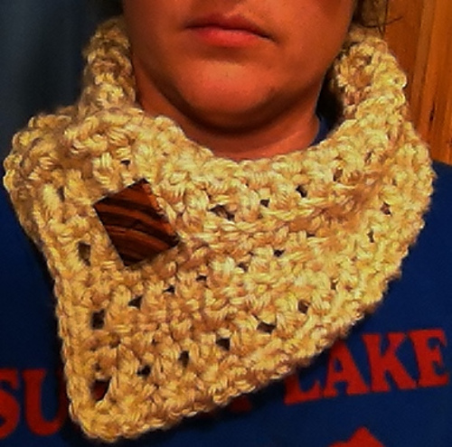 Ravelry: "Knotted Threads" Cowl pattern by Jennifer Renaud