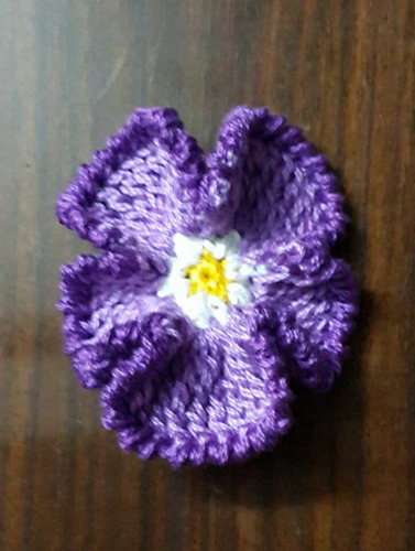 Ravelry: Frilly Pansy pattern by Iin Wibisono