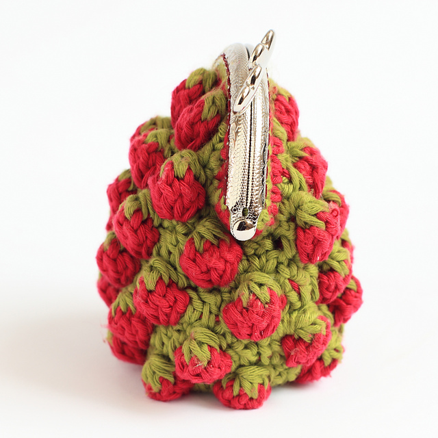 Ravelry: Strawberry Coin Purse pattern by Iin Wibisono