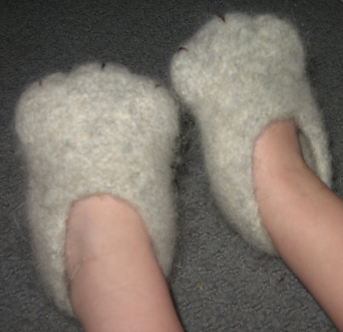Ravelry: Kitty Baby Slippers pattern by Anna Martynenko