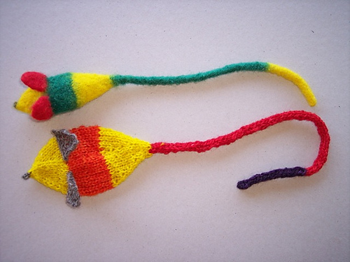Ravelry: Cat Toy Mouse, knit&felt pattern by Ingeborg Krebs